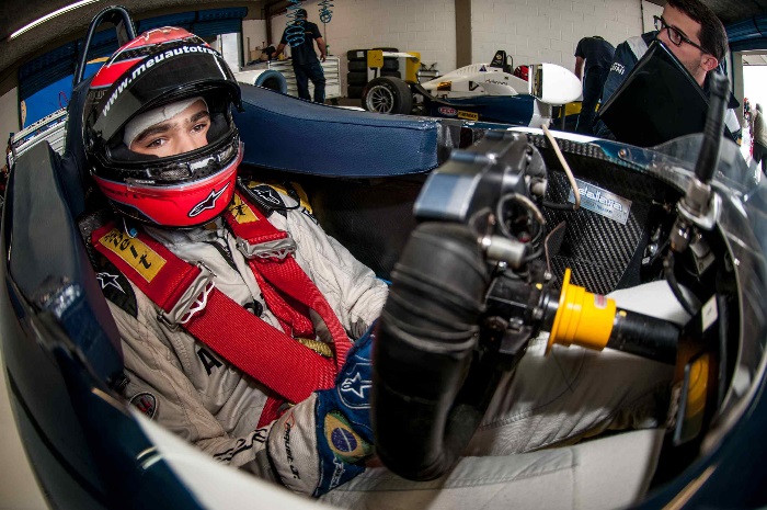 Pedro Piquet é o segundo mais rápido em sua estreia de Mercedes em Salvador