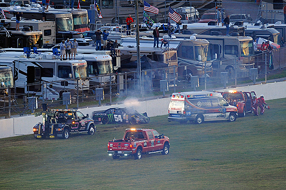 NASCAR XS – Kyle Busch fratura a perna em Daytona; Reed vence no final
