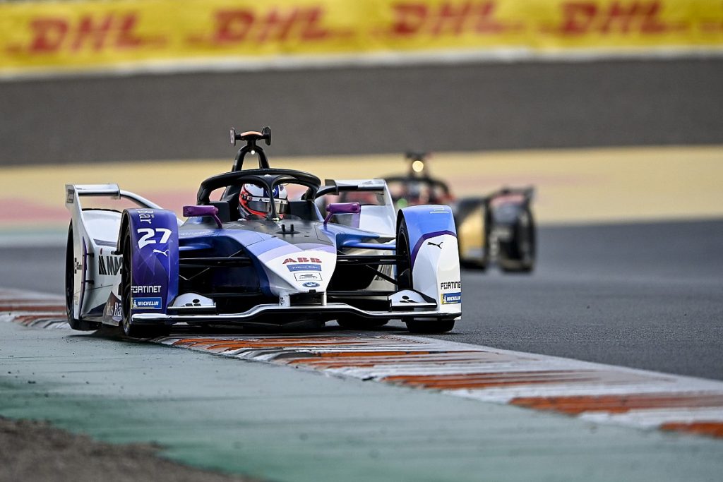 FE – Jake Dennis obtém primeira vitória de ponta a ponta em Valencia