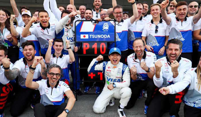 Equipe Racing Bulls brinca com Lewis Hamilton e Ferrari